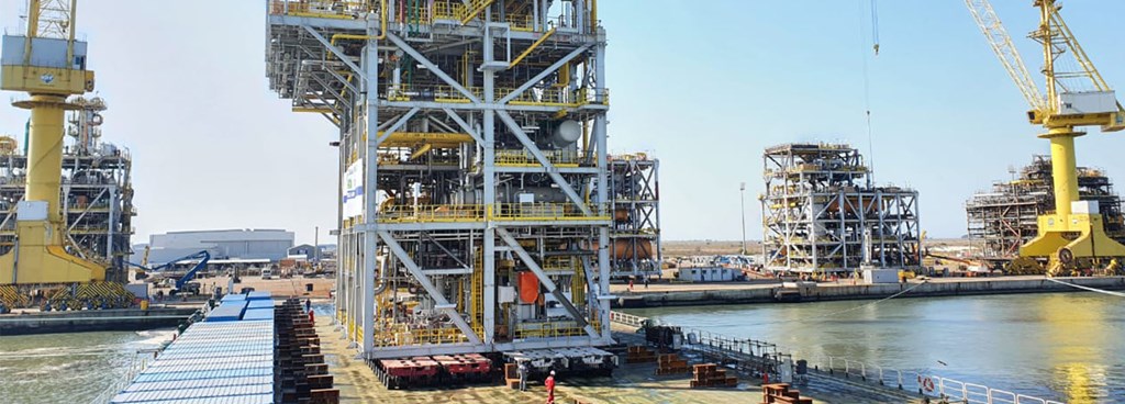 2,200t moves engineered in short timeframe, protecting project schedule