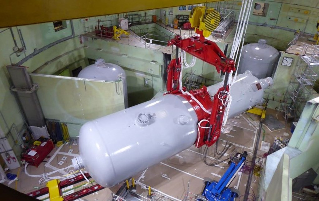 Safe and efficient removal of large components from decommissioned ...