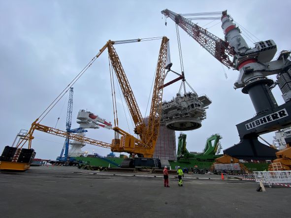 Full service gets largest Liebherr crane up and running on time