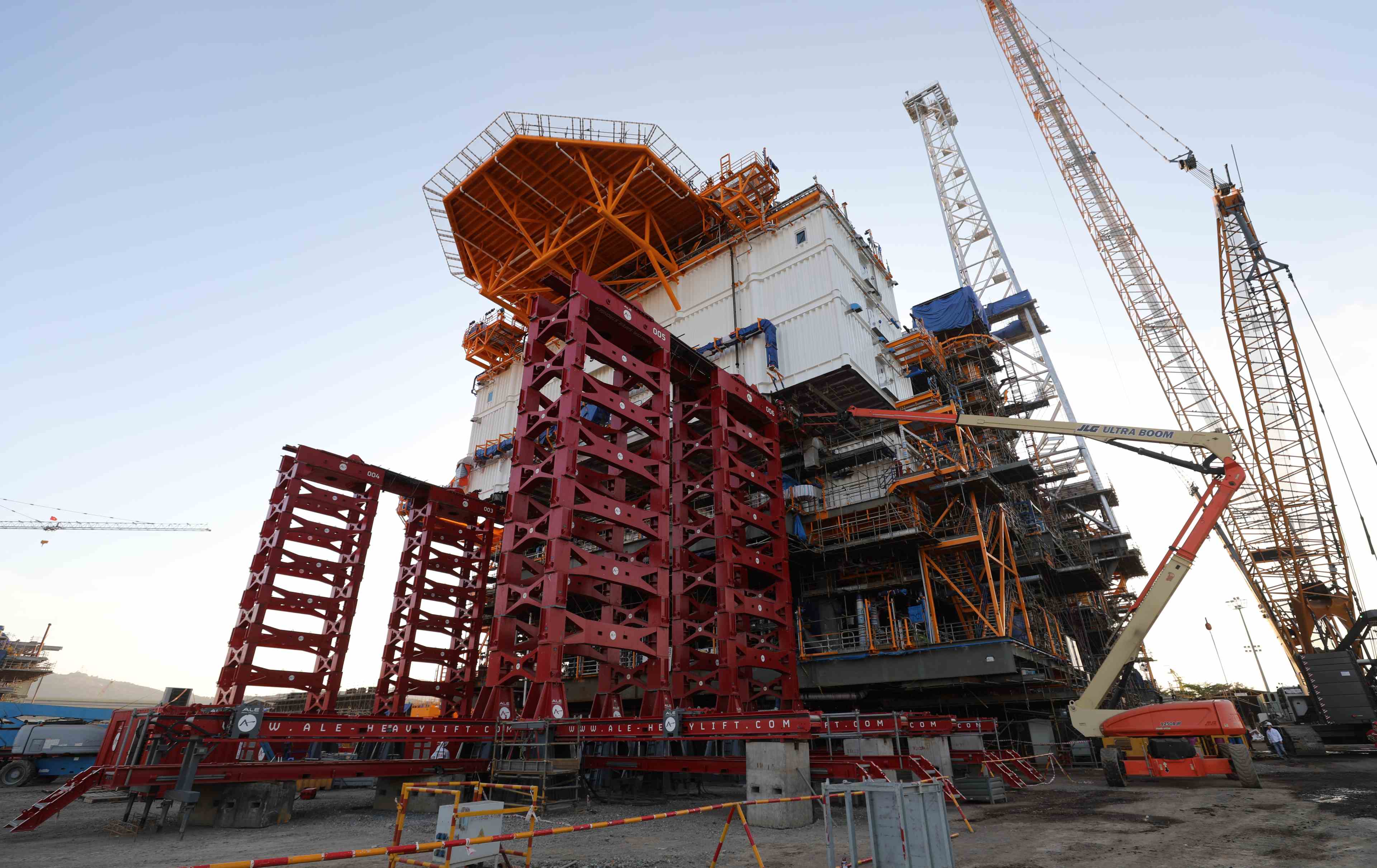 Mammoet delivers complex offshore scope under challenging conditions