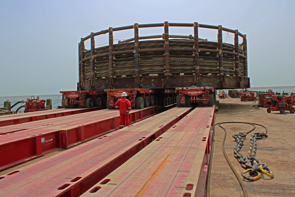 Efficient load-in and transpooling of subsea cable for an offshore ...