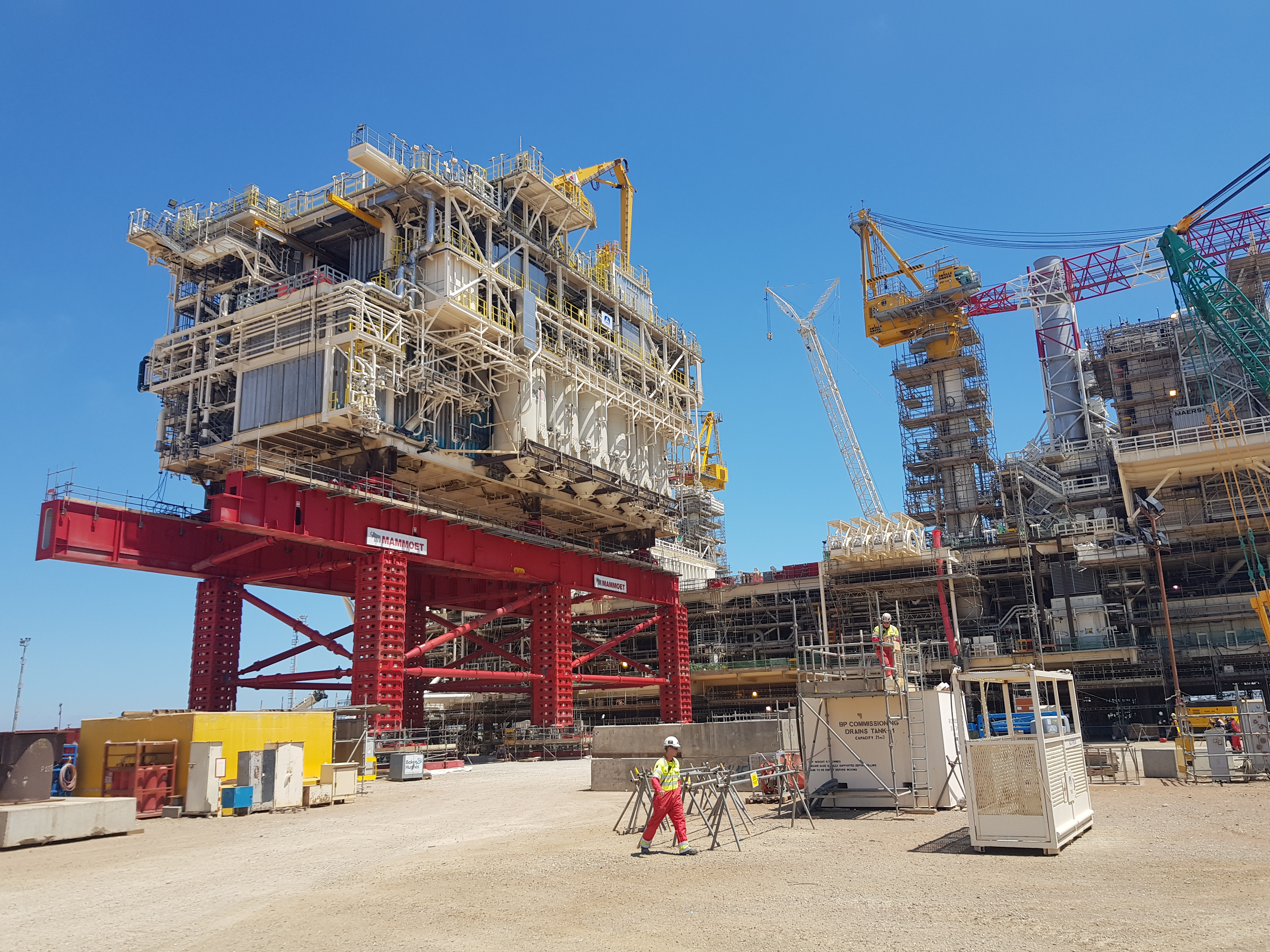 Offshore platform integration minimizes handling and schedule
