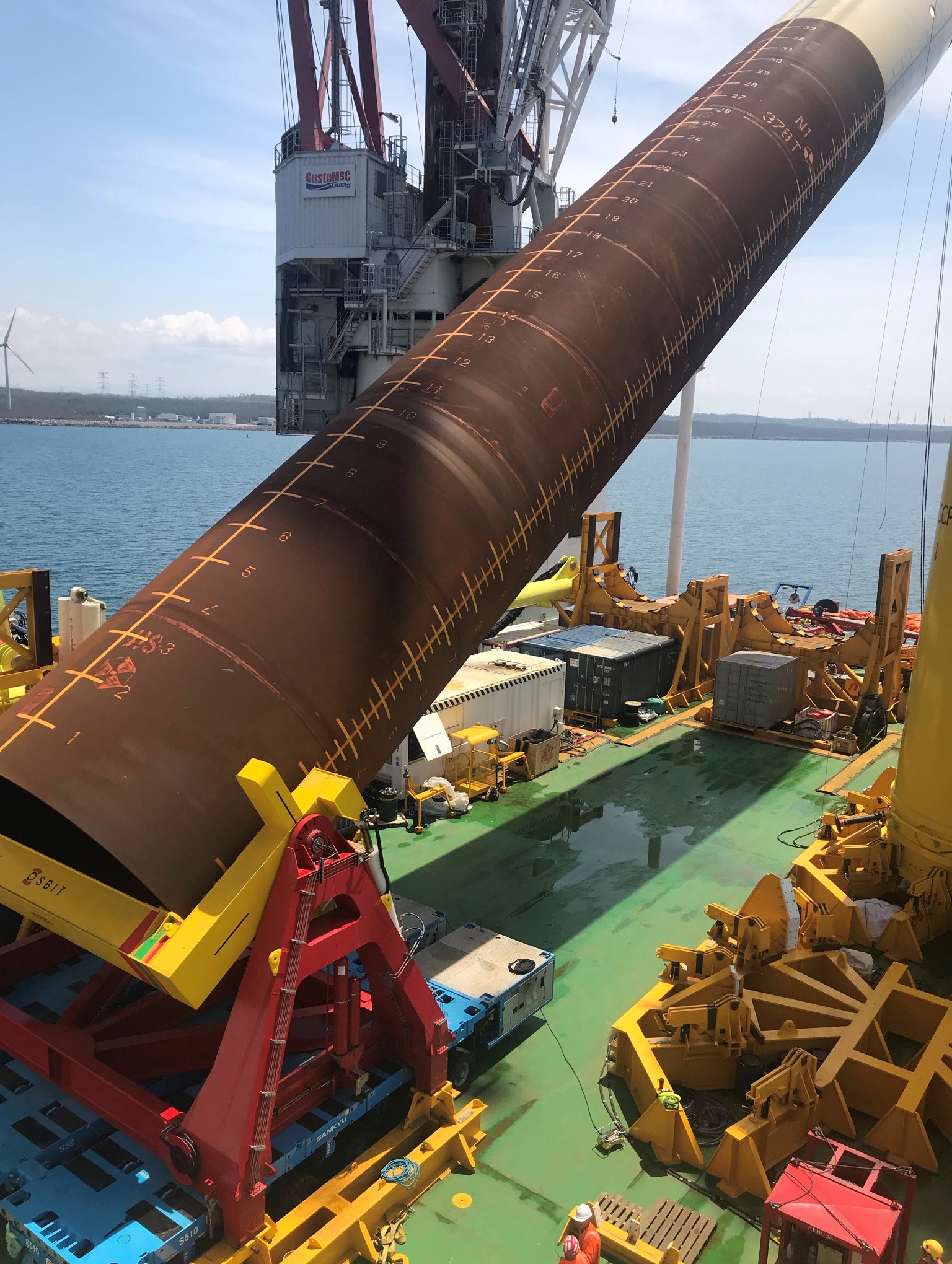 Monopile upending operation safely completed in Japan