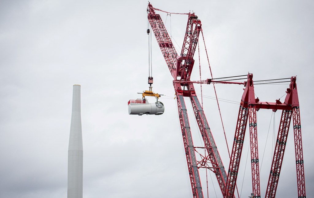 Assembling the world’s largest floating offshore wind farm