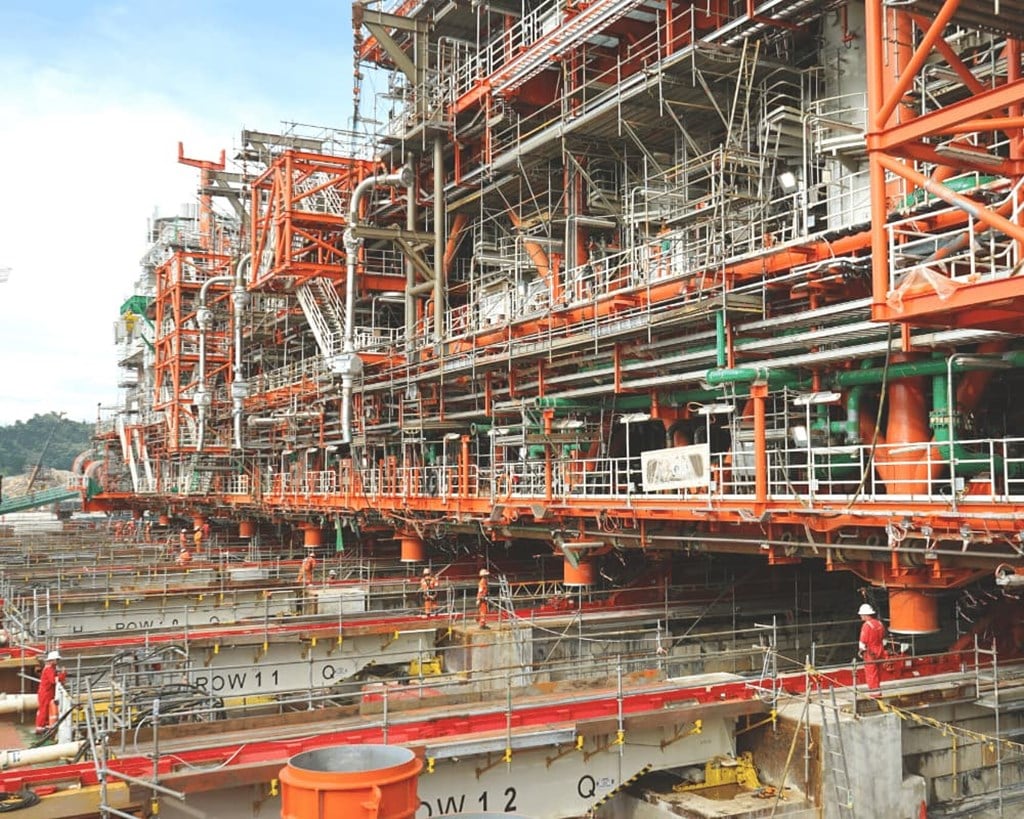 Topside load-out services and track record | Mammoet