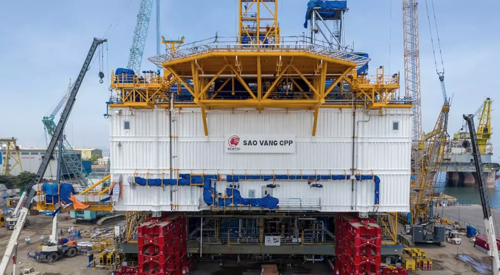 Offshore sector solutions and services | Mammoet