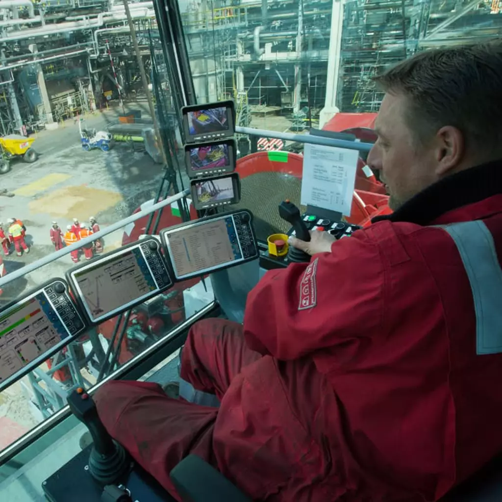 Refinery turnarounds services | Mammoet