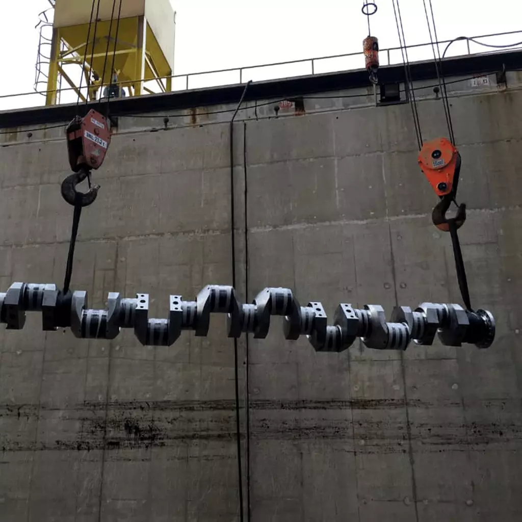 Ship engine replacement services | Mammoet