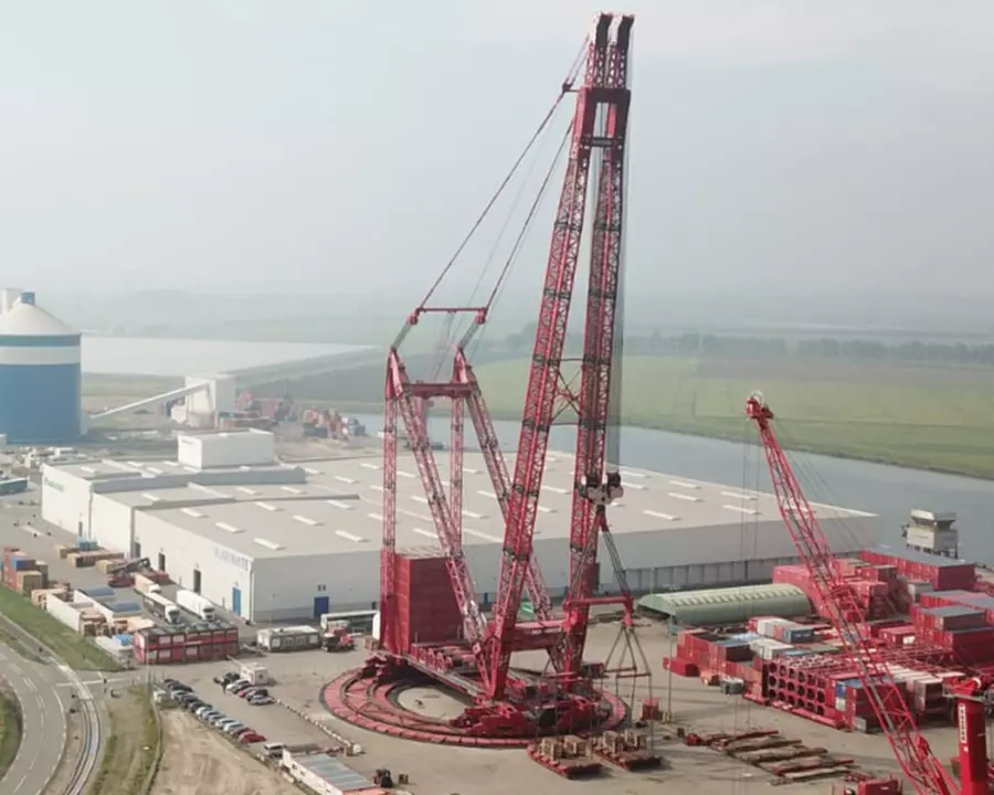 Crane upgrade for Jamnagar refinery | Mammoet news