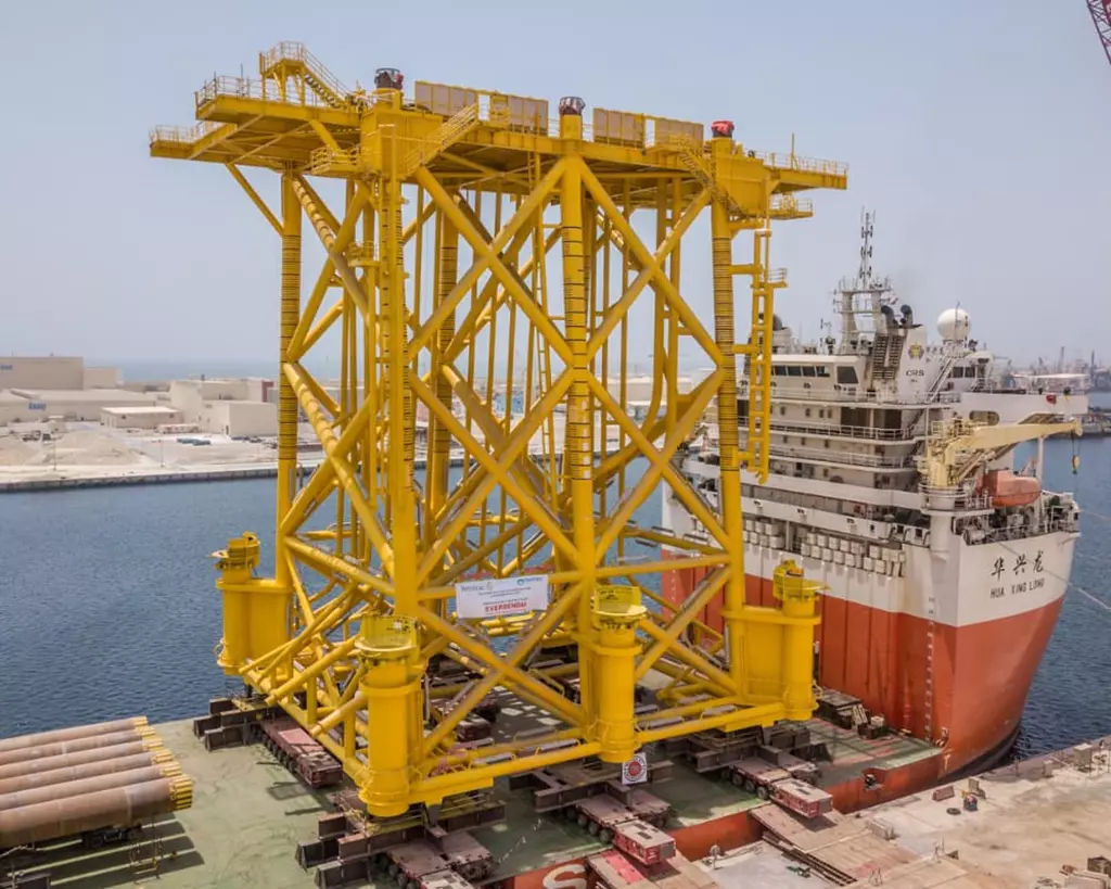 Jacket handling services and expertise | Mammoet