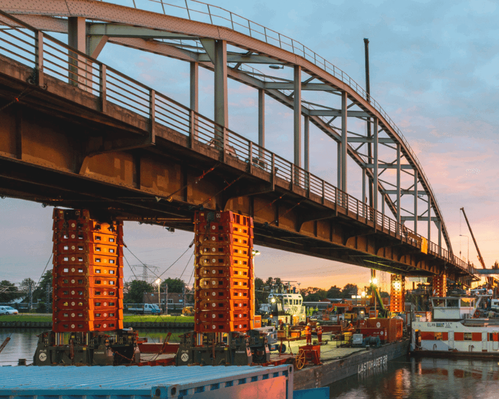 Mega Jack 800 new towers | Mammoet news