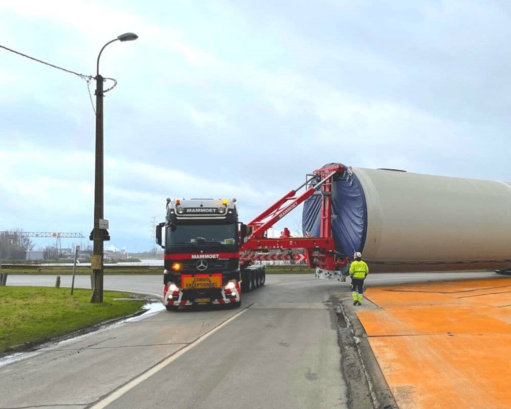 New clamps for onshore wind transport | Mammoet news
