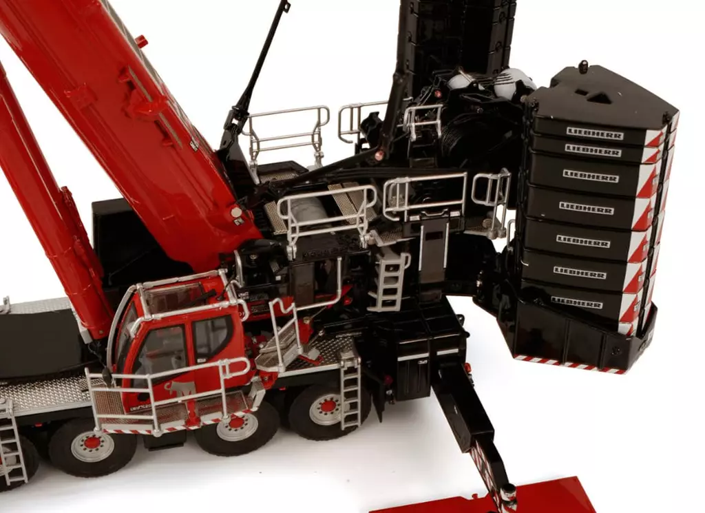 New crane model available at Mammoet Store | Mammoet news