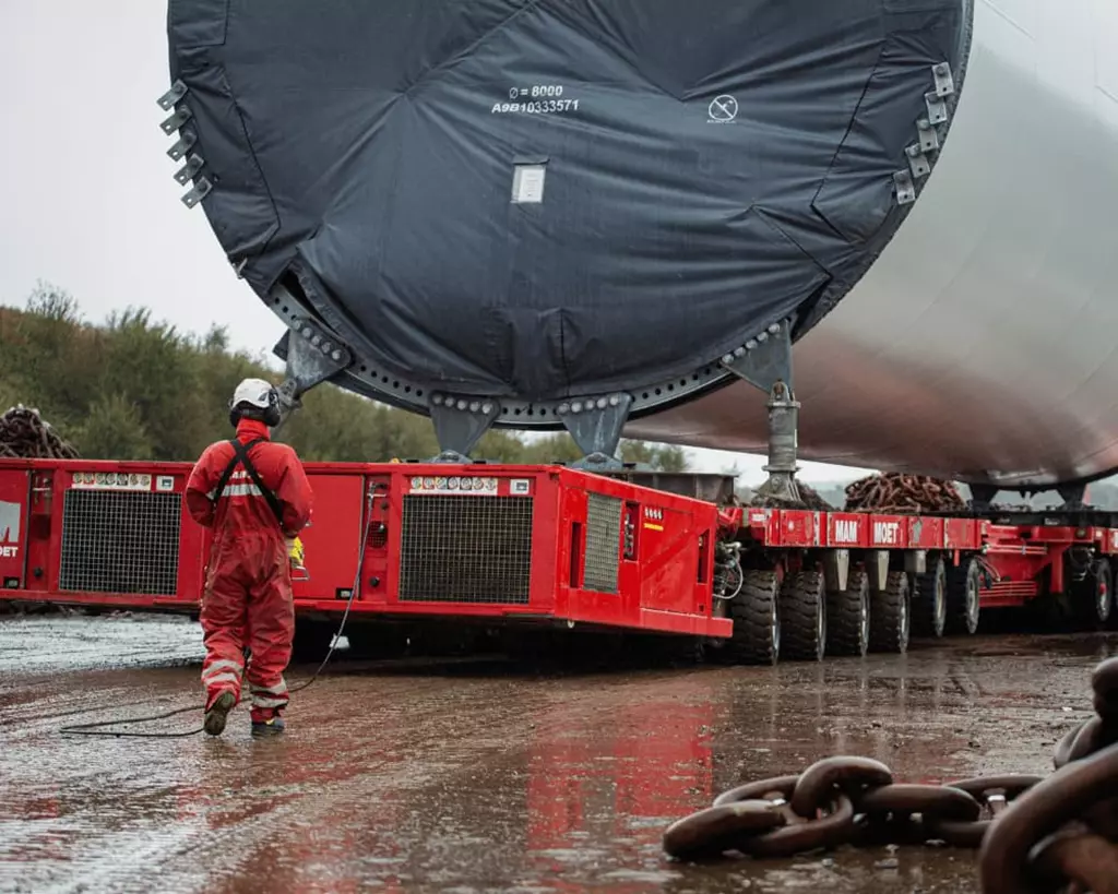 Zero emission SPMT transport available | Mammoet News