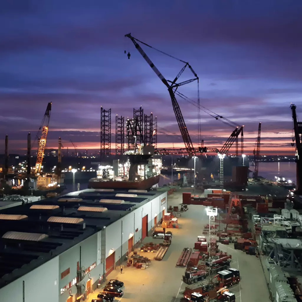 Rotterdam skyline greets one of the world’s largest cranes for offshore ...