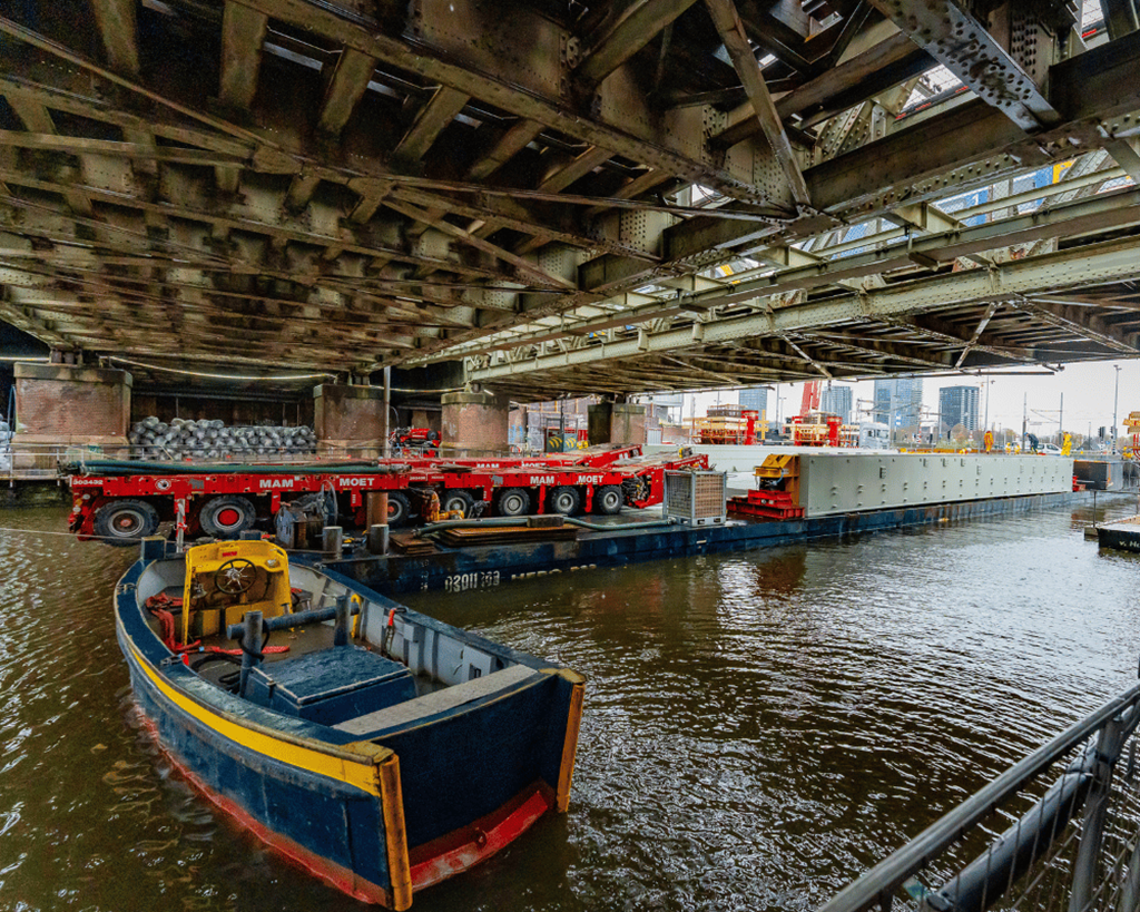 Mammoet begins major bridge replacement project at Amsterdam Centraal ...