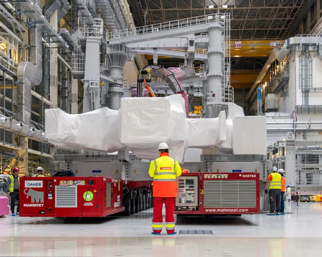 Mammoet’s electric-powered SPMTs make successful debut at ITER ...