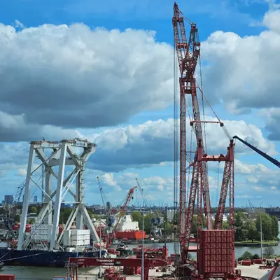 Mammoet’s largest crane to tackle second Rotterdam project