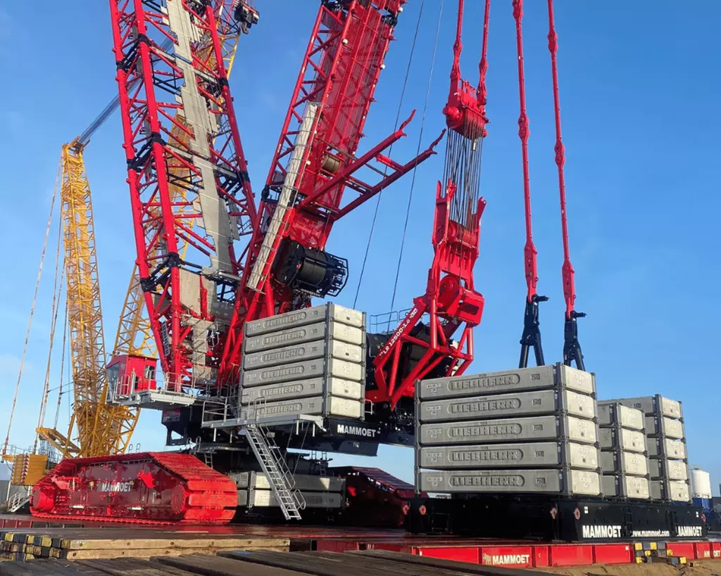 Mammoet takes delivery of LR12500 crawler crane | Mammoet News