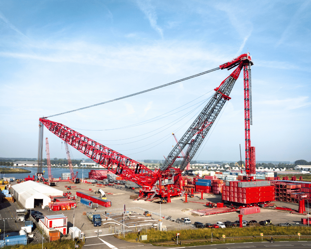 Mammoet launches world’s strongest land-based crane | Mammoet News