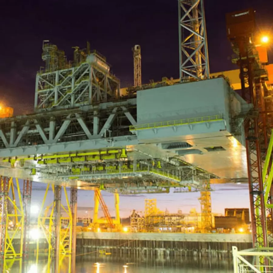 Signature case P-55 platform | Mammoet case study