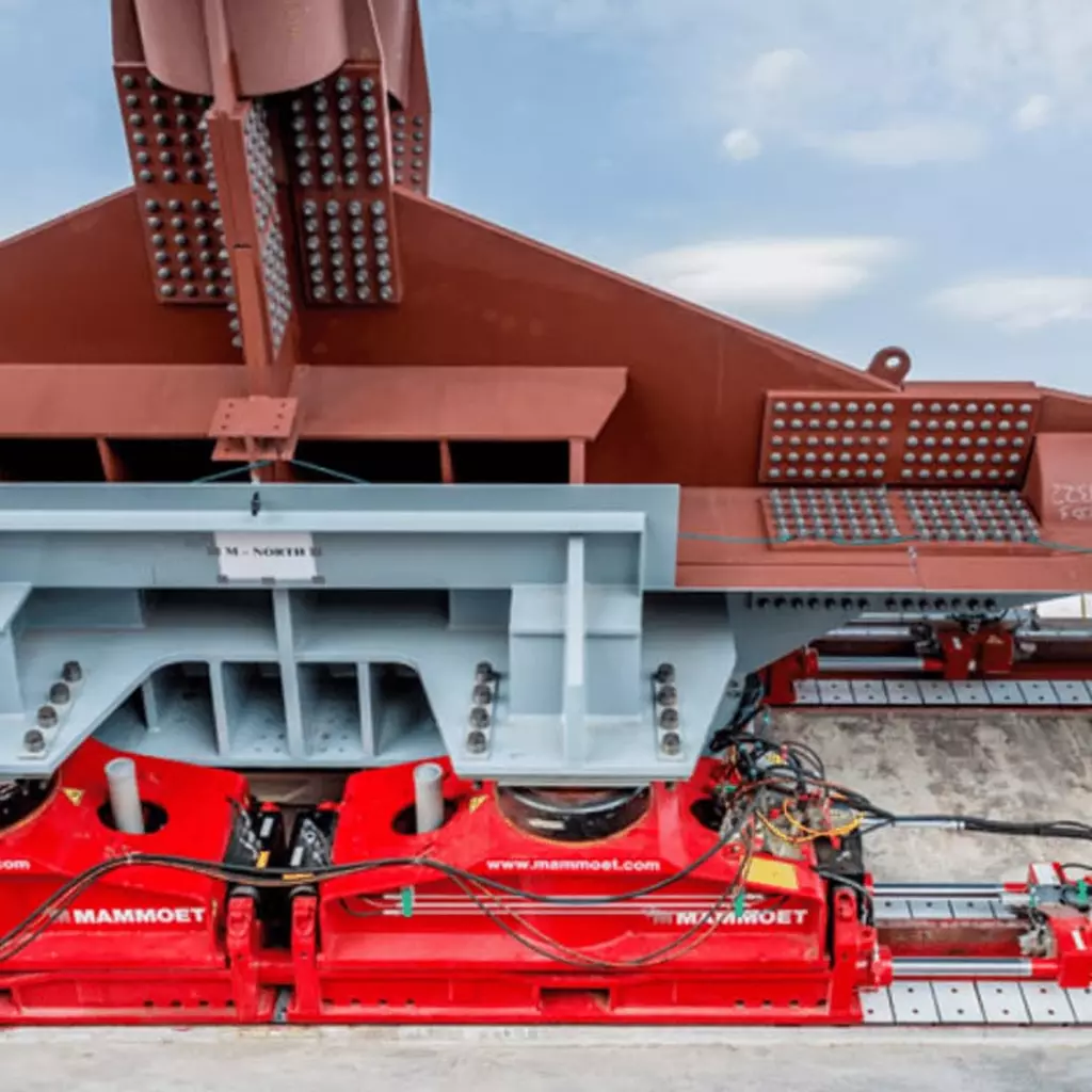 Arch over Chernobyl | Mammoet case study