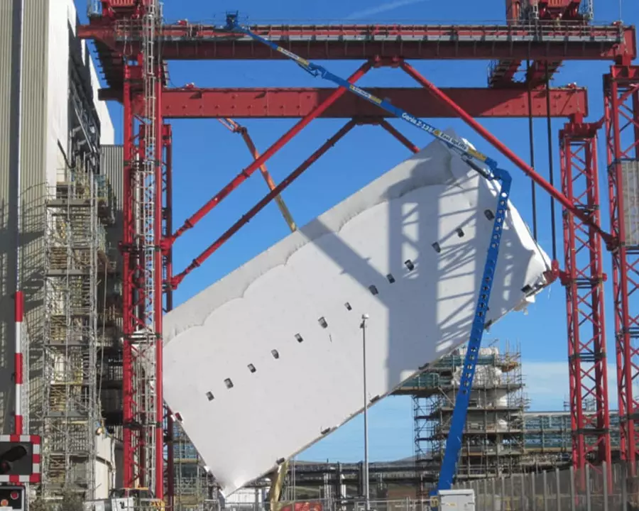 Reactor pressure vessel lifted out safely | Mammoet case study
