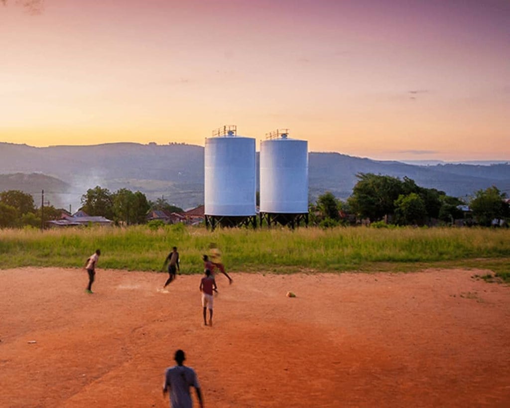 Water tanks transport in rural South Africa | Mammoet case study