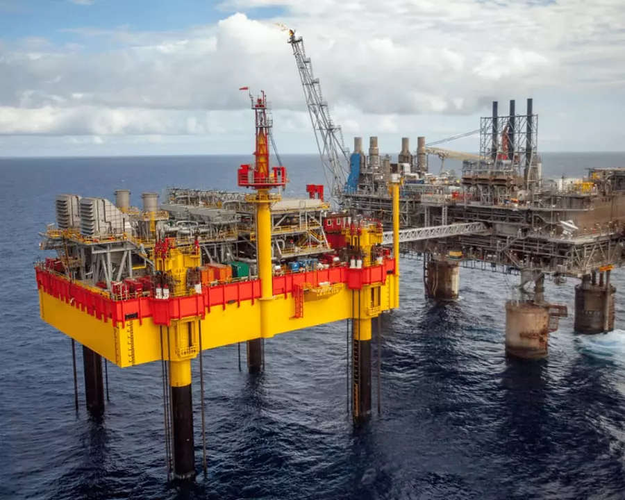 Sea platform expansion | Mammoet case study