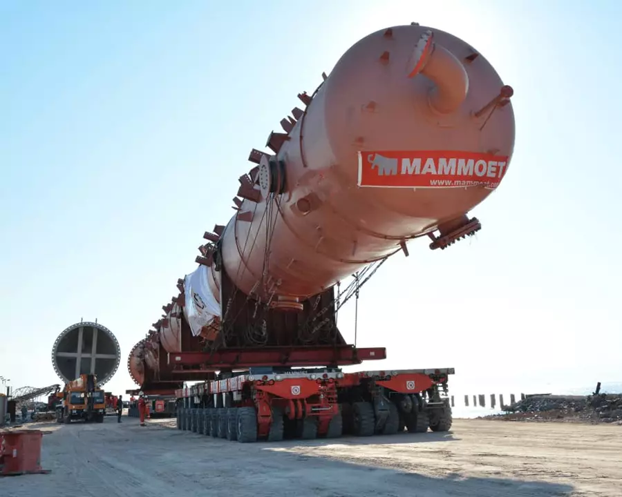 Challenging refinery expansion | Mammoet case study