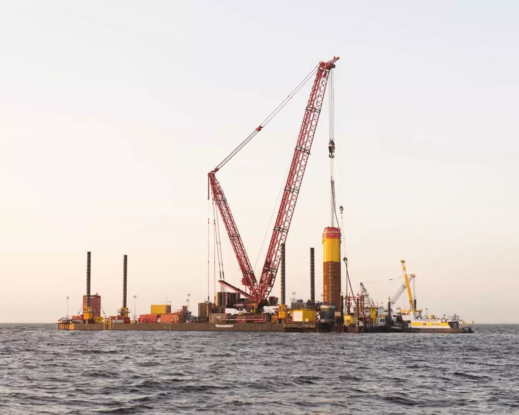 Monopile marshaling services | Mammoet