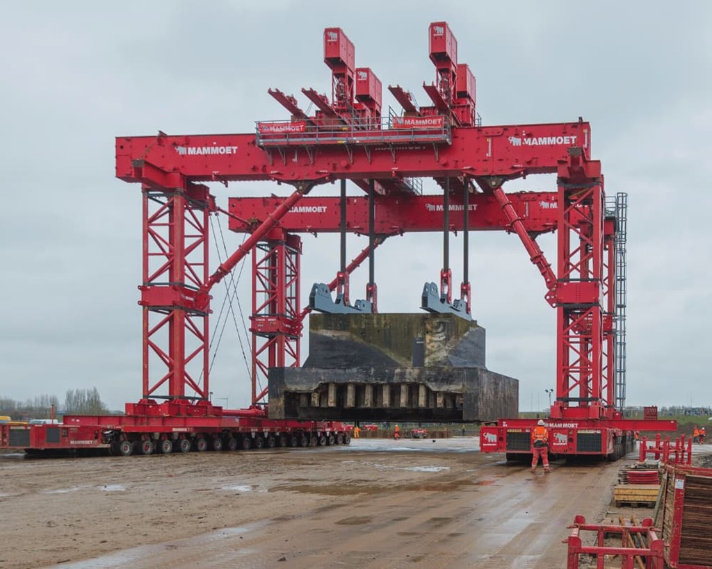 Historical bunker relocation | Mammoet case study