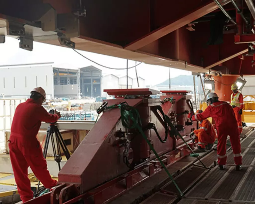 18,000t topside load-out | Mammoet case study