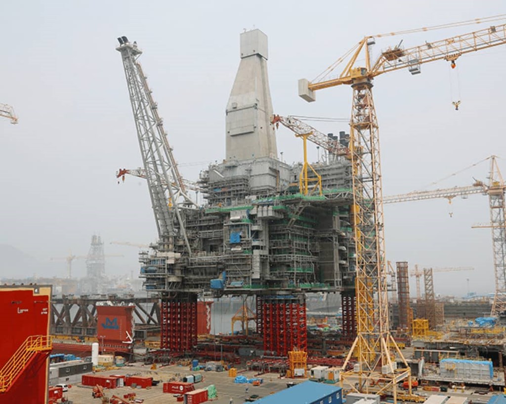 42,780t topside jack up in South Korea | Mammoet case study