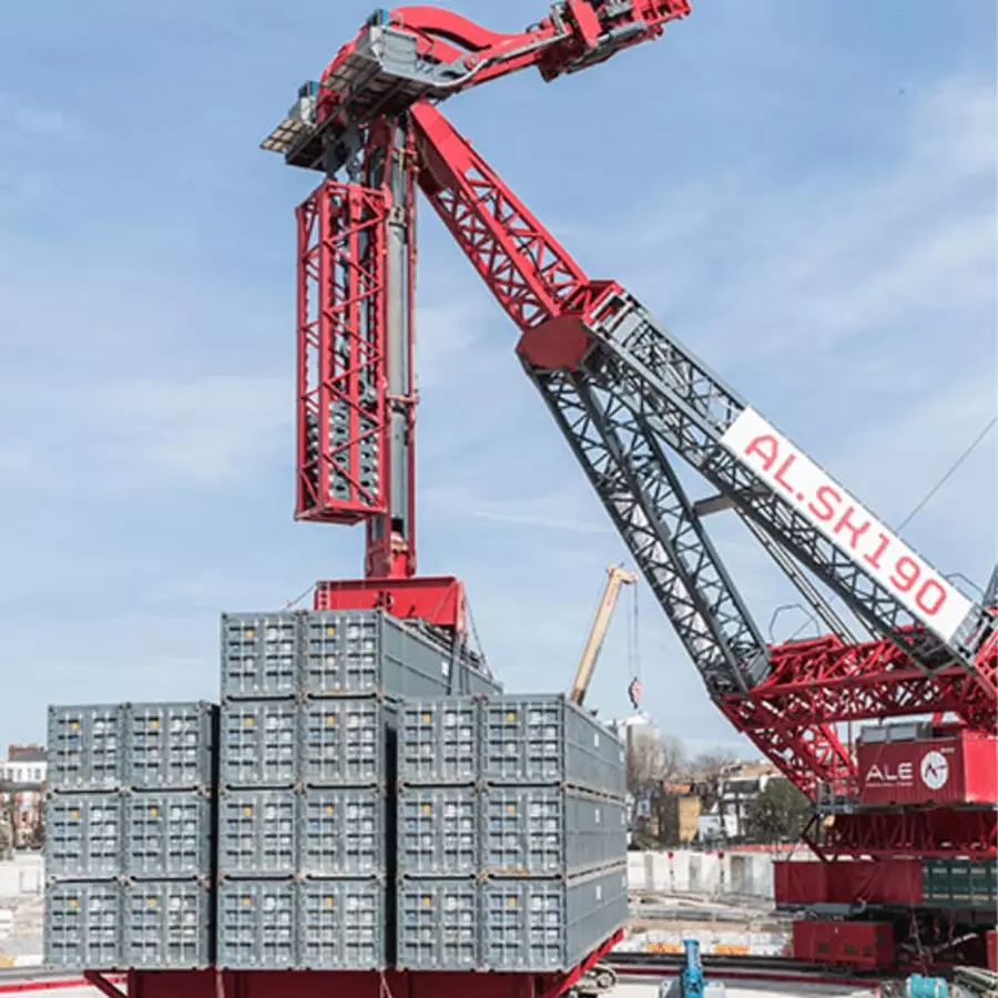 Lifting 61 portal beams with the SK190 | Mammoet case study