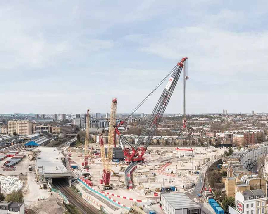 Lifting 61 portal beams with the SK190 | Mammoet case study