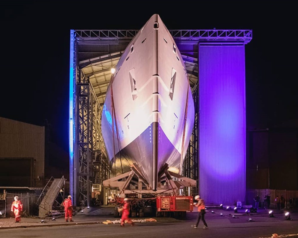 Multi-mission Patrol Vessel launch | Mammoet case study