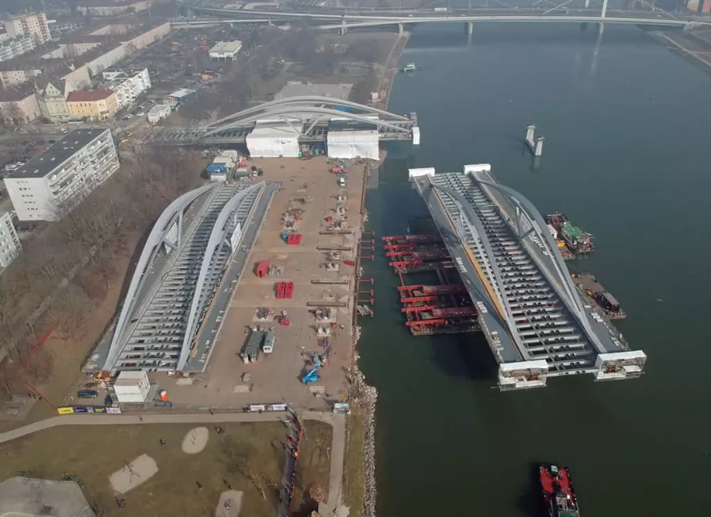 New Danube Bridge assembly | Mammoet case study