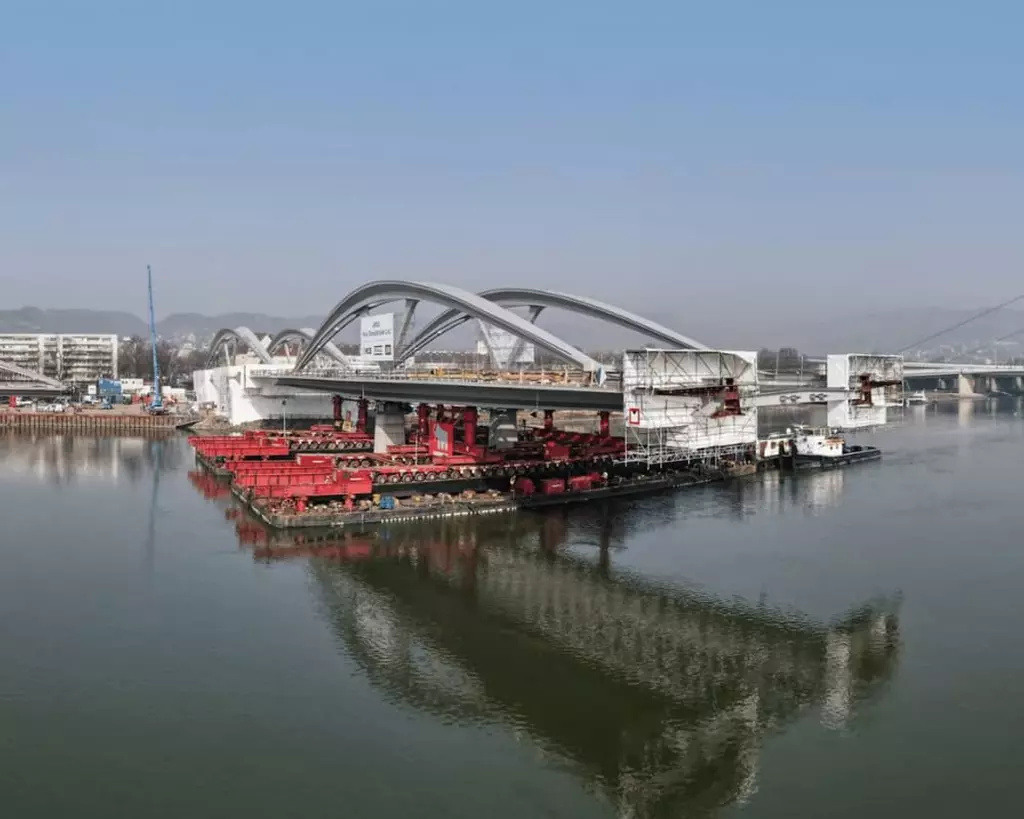 New Danube Bridge assembly | Mammoet case study