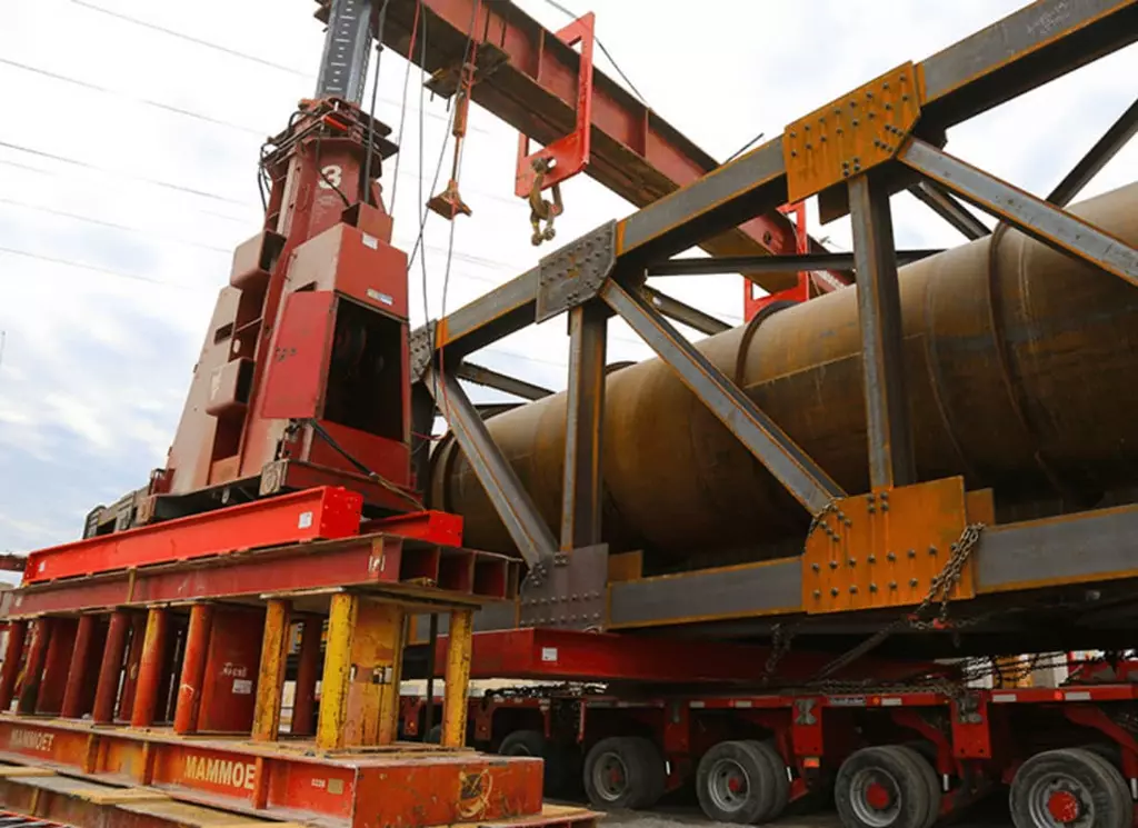 New pipe rack installation in Iowa | Mammoet case study