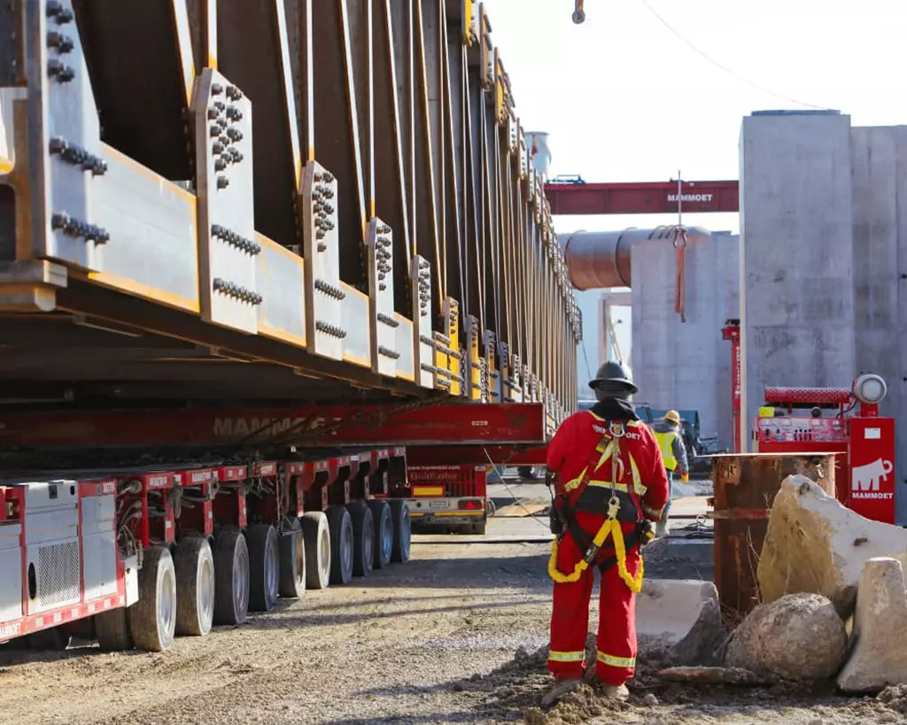 New pipe rack installation in Iowa | Mammoet case study