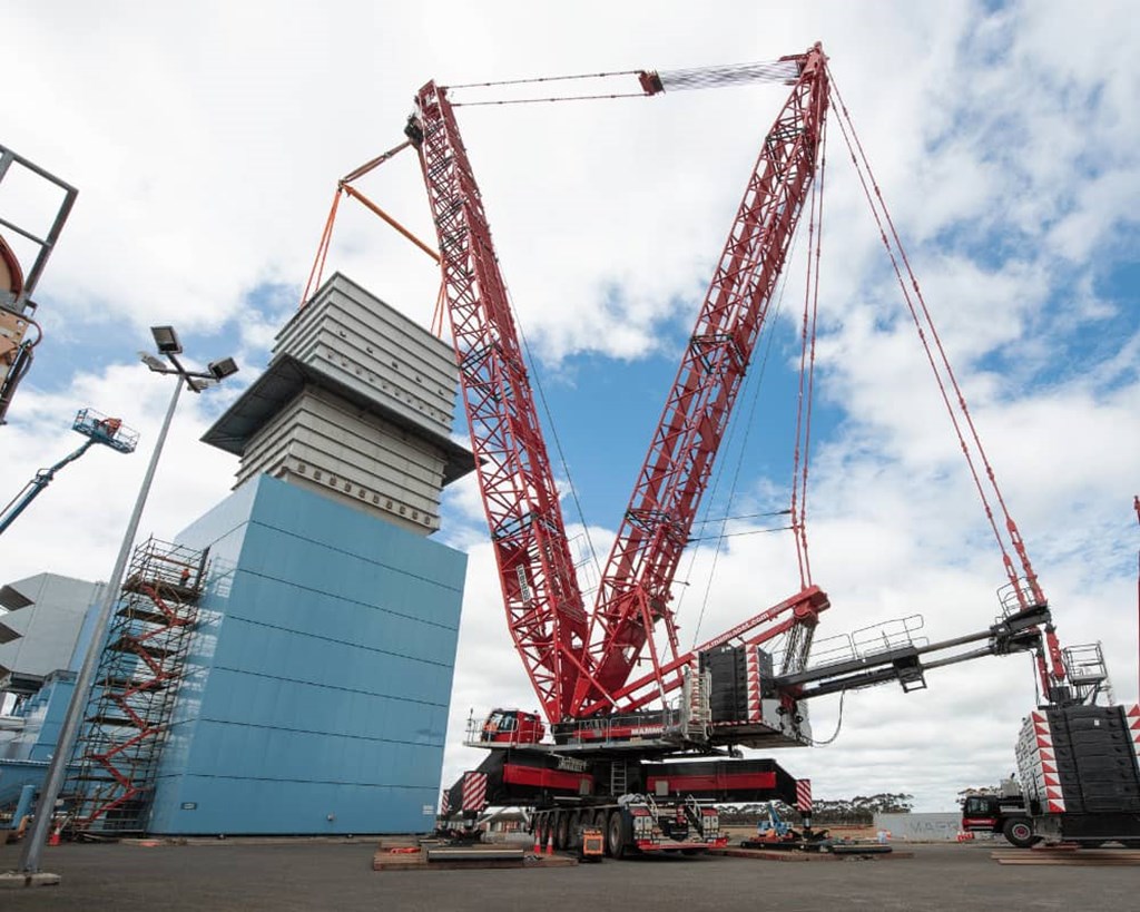 Lifting an exhaust silencer in one piece | Mammoet case study