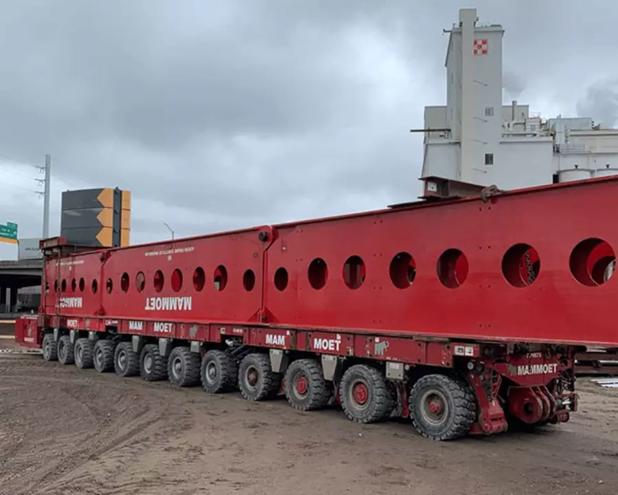 SPMT cantilever solution for rail bridge | Mammoet case study