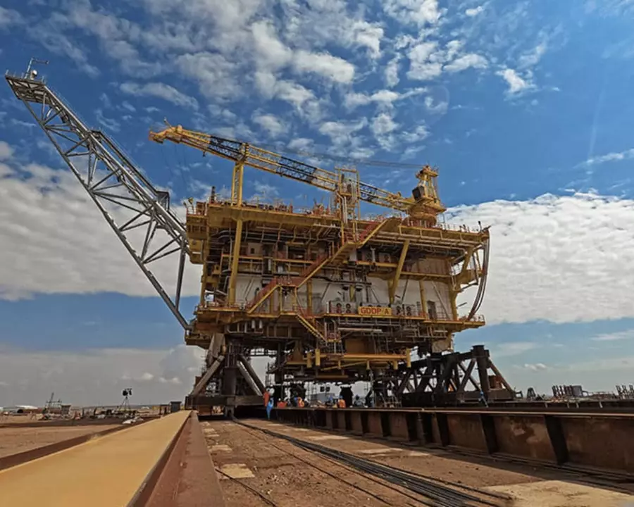 Safe platform topside load-out | Mammoet case study