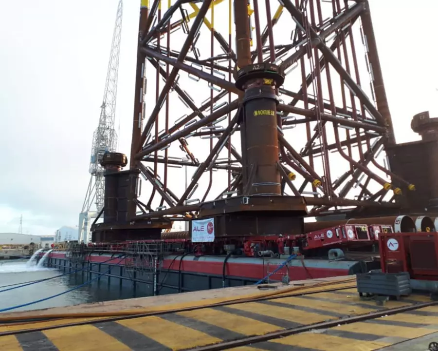 Tailormade solution for jacket load-out | Mammoet case study