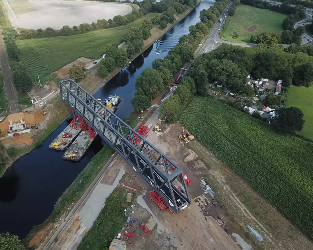 Innovative bridge placement | Mammoet case study