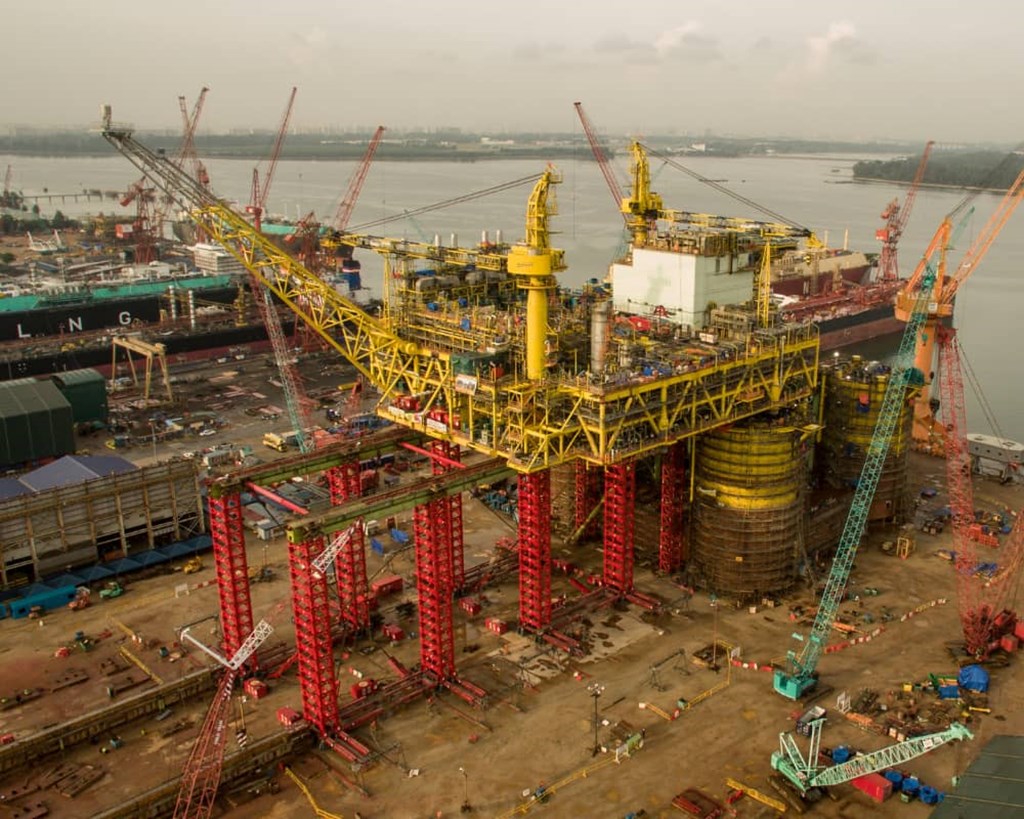 Jacking and skidding Malikai topside | Mammoet case study