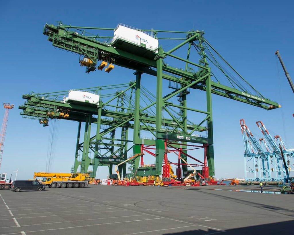 Container cranes in Belgium | Mammoet case study