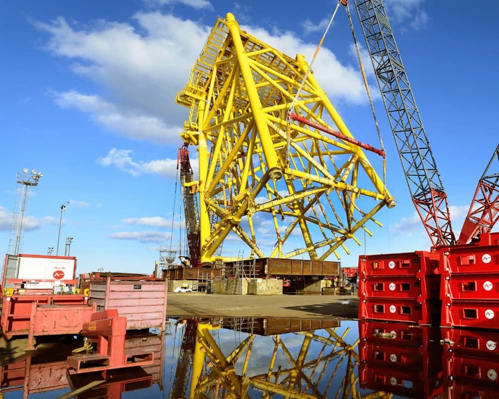 Jacket transport in Suffolk | Mammoet case study