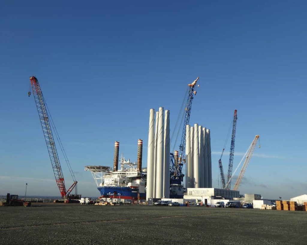 Multi-service operation for offshore wind | Mammoet case study